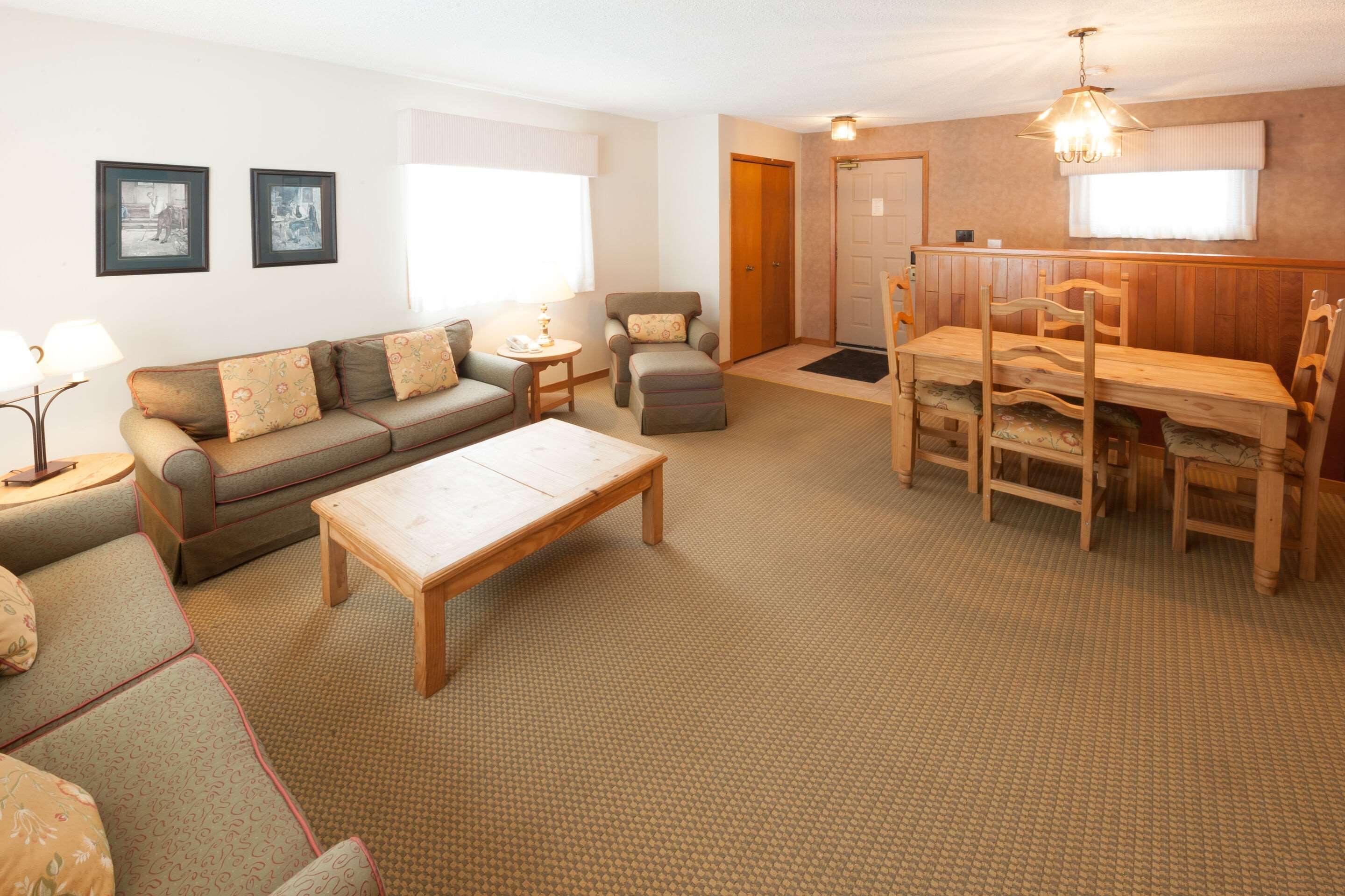 PINESTONE RESORT & CONFERENCE CENTRE | ⋆⋆⋆⋆ | HALIBURTON, CANADA ...